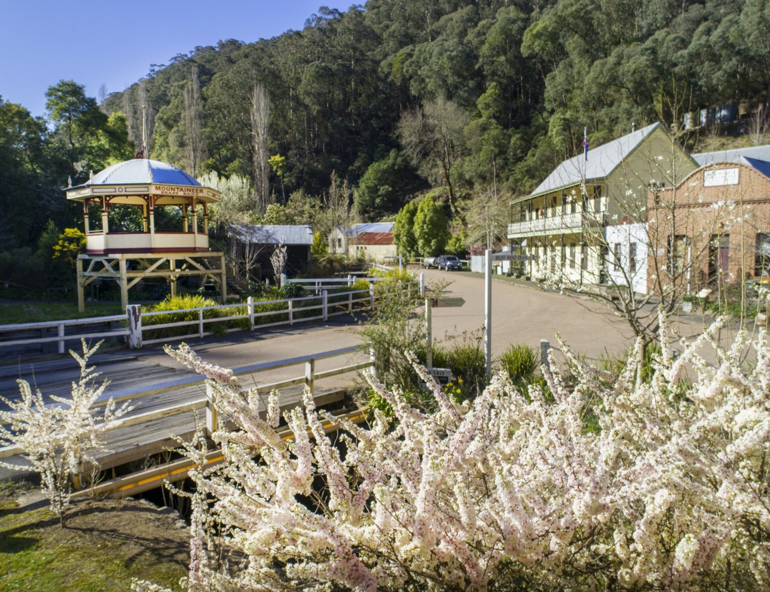 Sightseeing - Silvertop Cottages - Call to Book Today - 0414 537 267